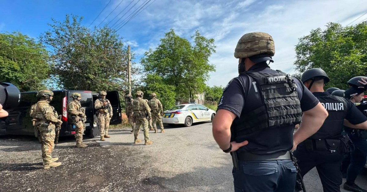 Будинок із заручниками штурмували спецпризначенці в Ужгороді — PMG.ua