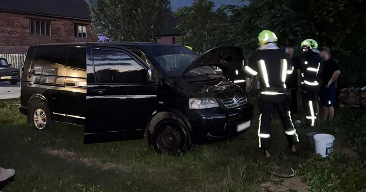 На Закарпатті горів «бусик», але пильний чоловік допоміг його врятувати ...