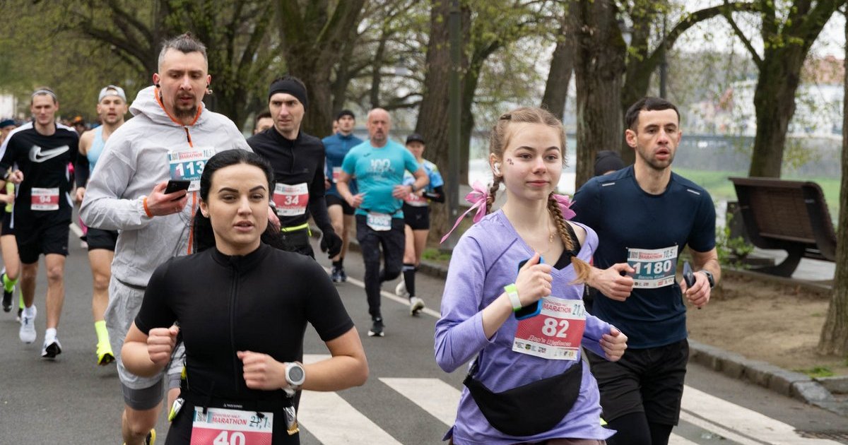 Відбувся Uzhhorod Half Marathon 2025. На підтримку ЗСУ зібрали понад 3 ...